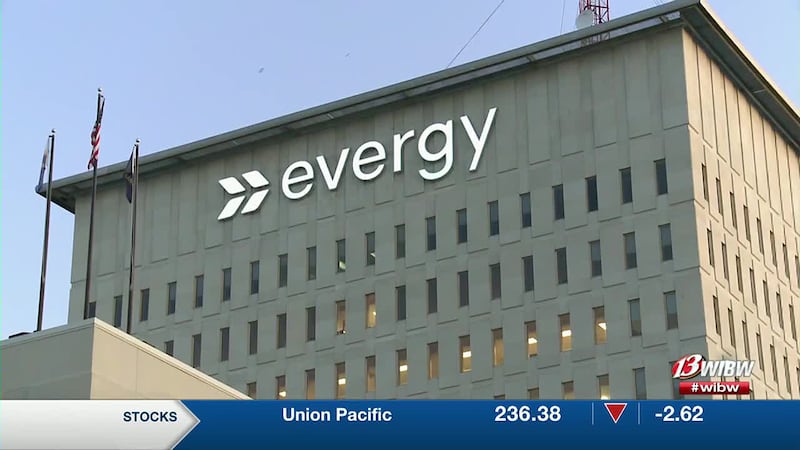 Evergy restores power to 90% of customers following Tuesday night storm Evergy restores power to 90% of customers following Tuesday night storm